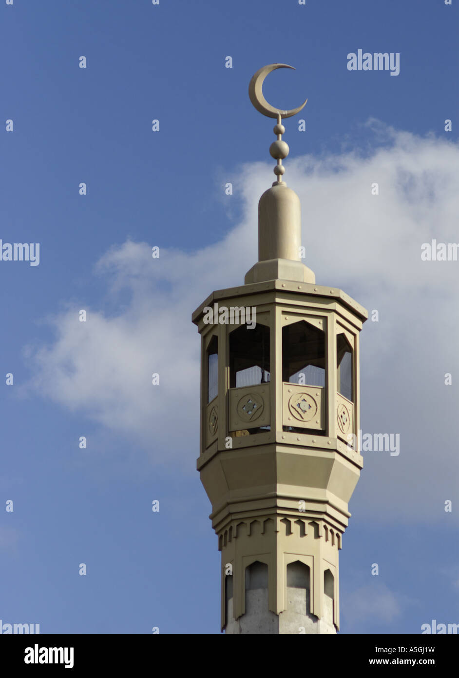 East London Mosque on Whitechapel Road London Stock Photo - Alamy