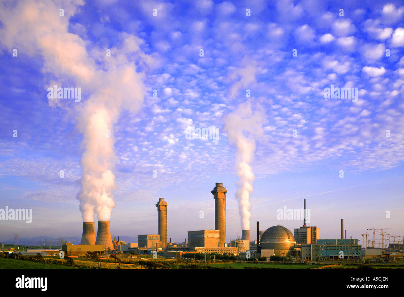 Sellafield nuclear power station hi-res stock photography and images ...