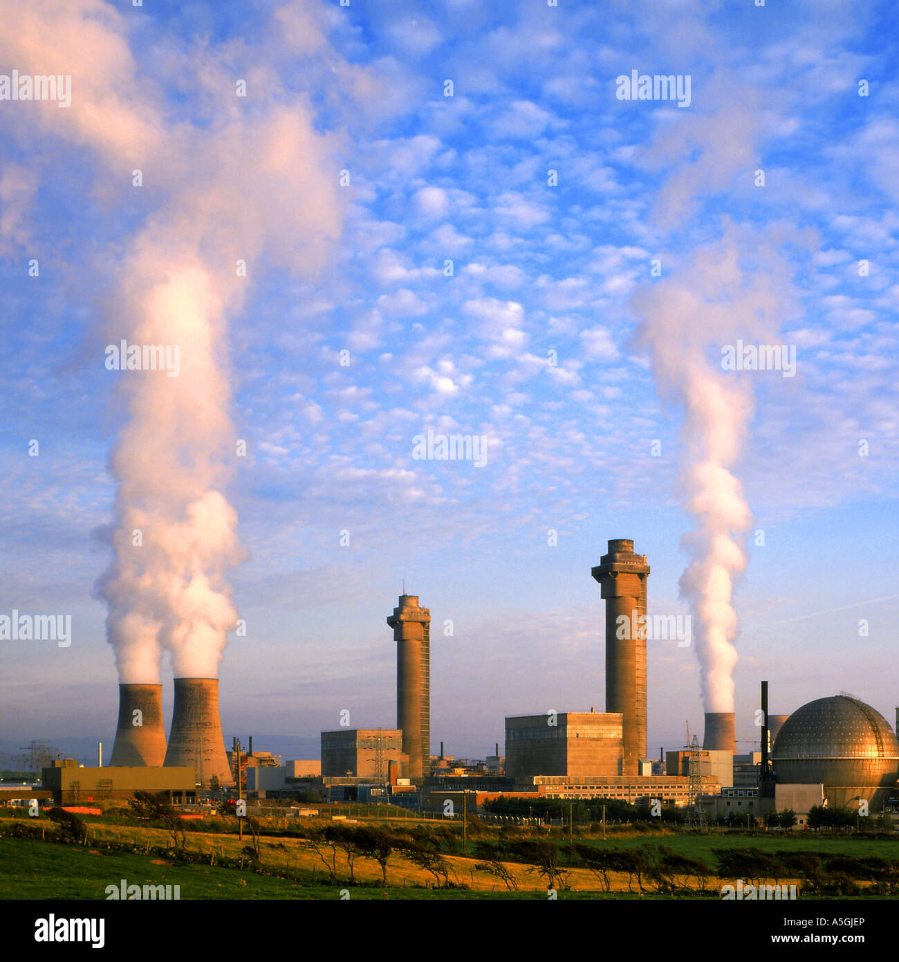 Sellafield nuclear power station hi-res stock photography and images ...