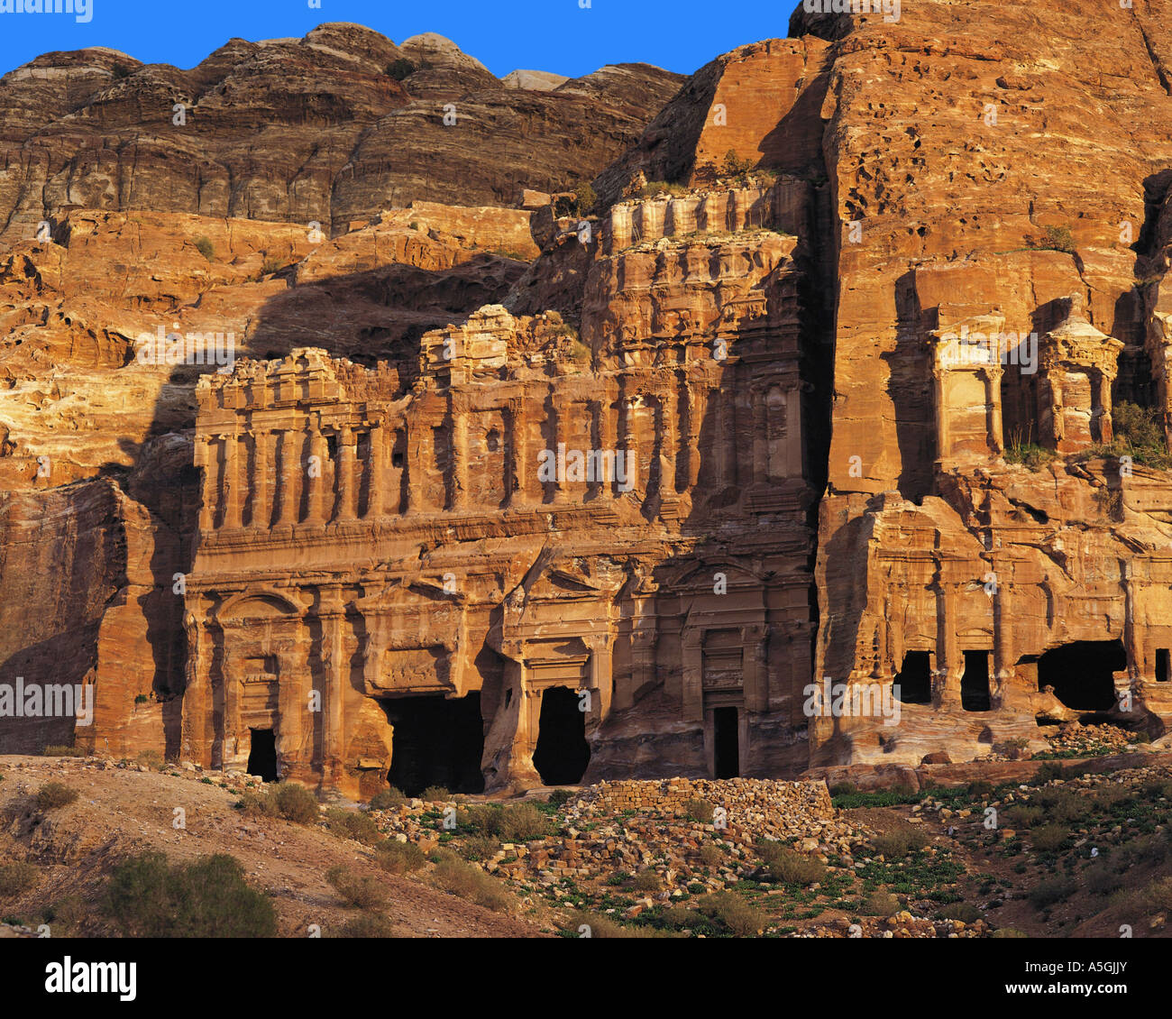 rock-walls of Petra, Jordan, Petra Stock Photo - Alamy