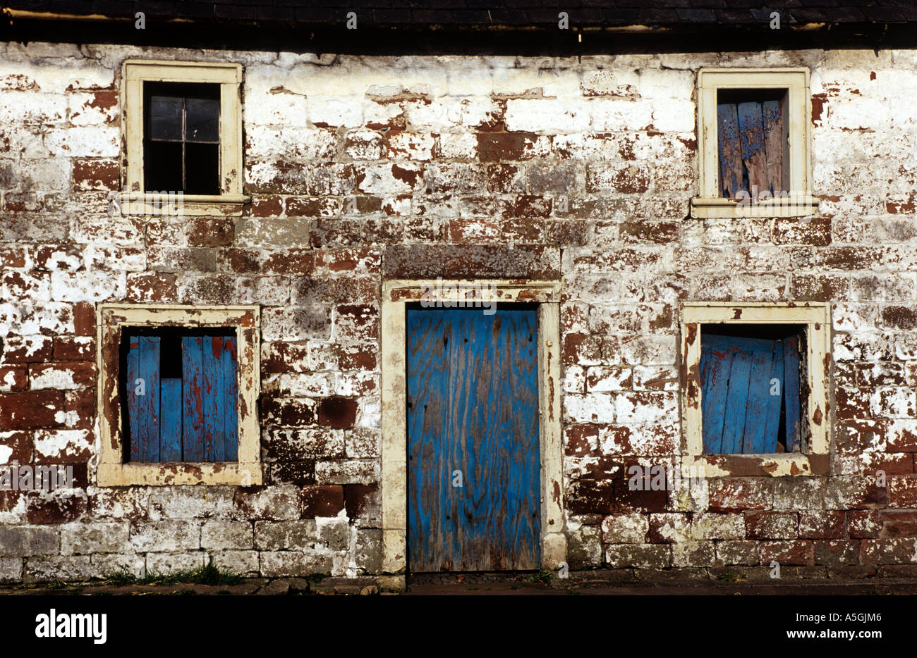 Old Ruined House Stock Photo - Alamy