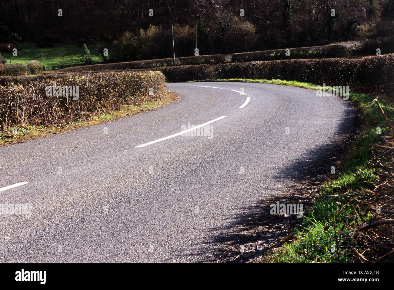 Bend of road hi-res stock photography and images - Alamy