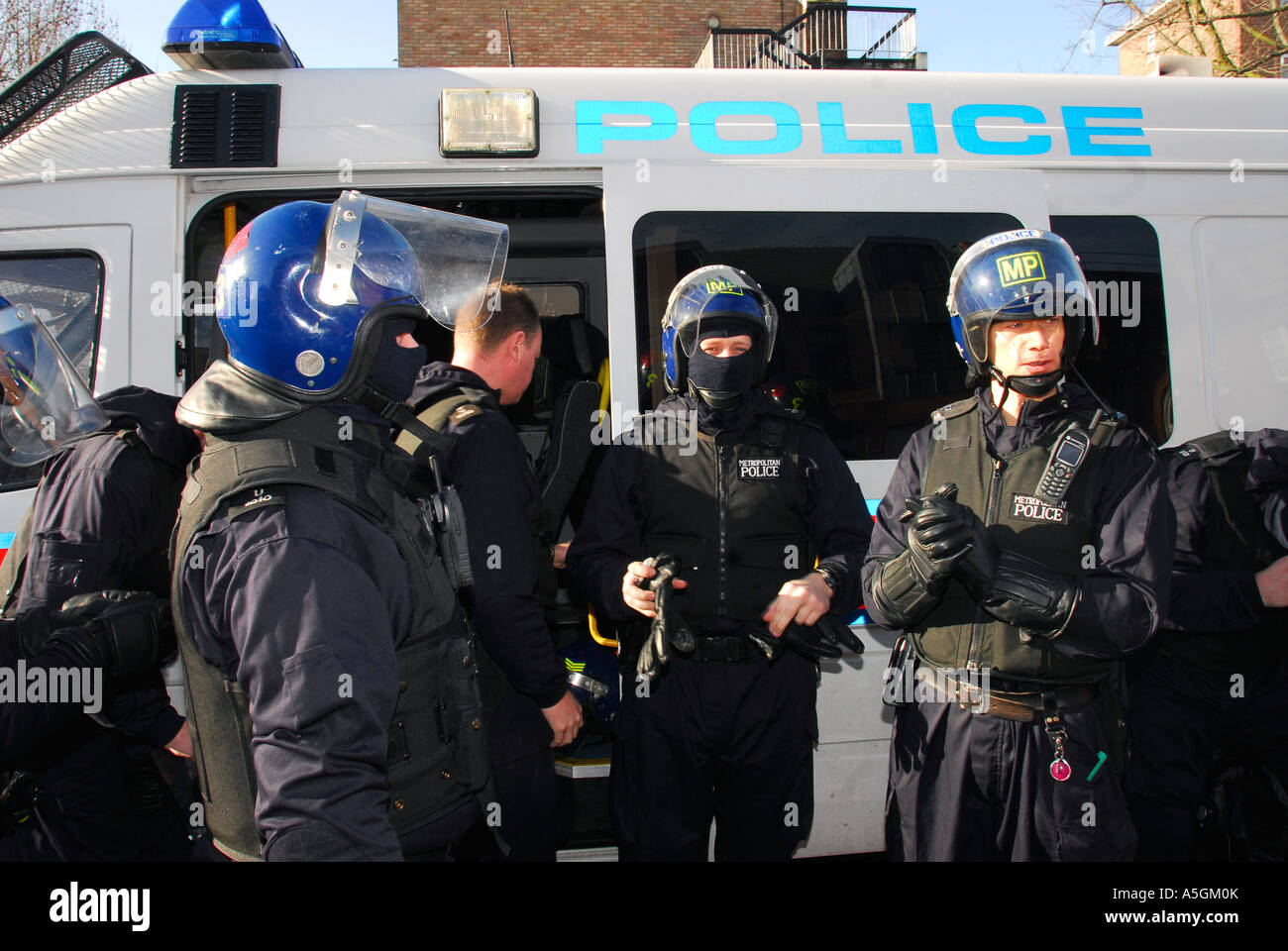 London police in helmets and riot gear hi-res stock photography and ...