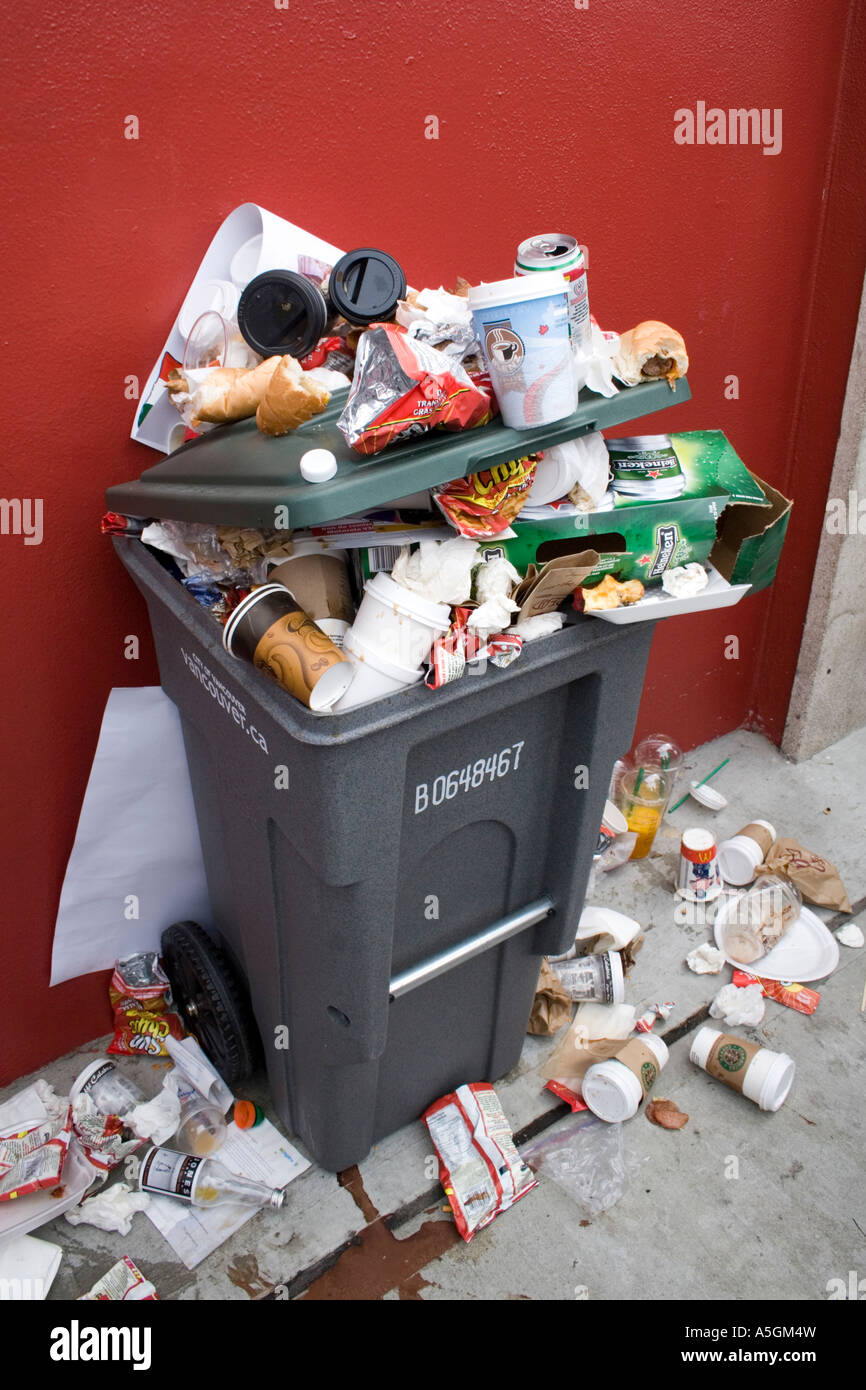 Garbage can overflowing Stock Photo - Alamy