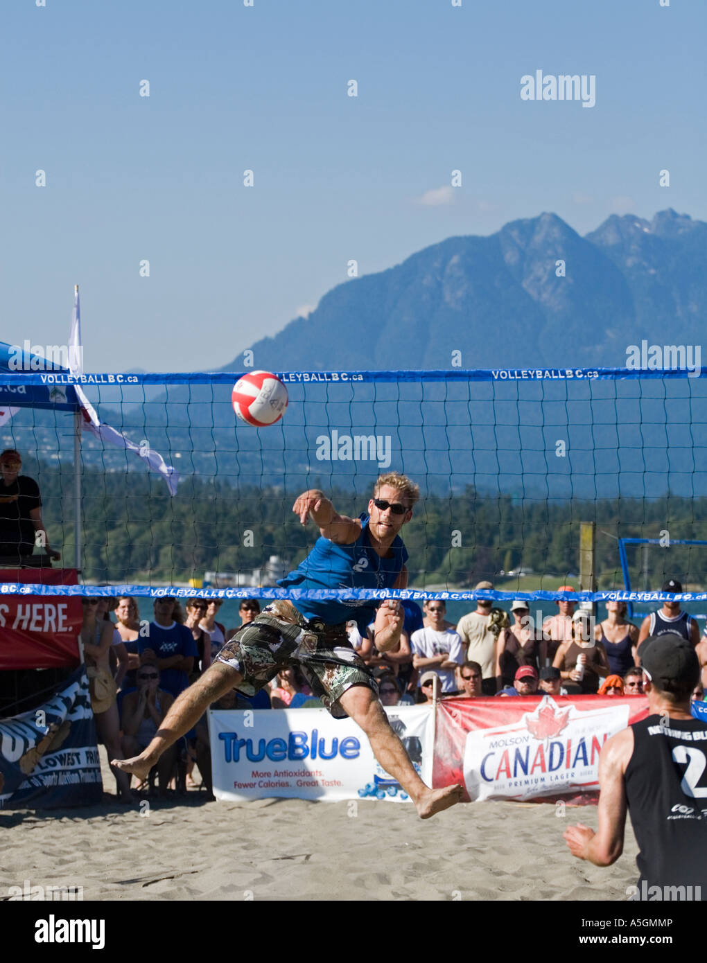 Volleyball spike hi-res stock photography and images - Alamy
