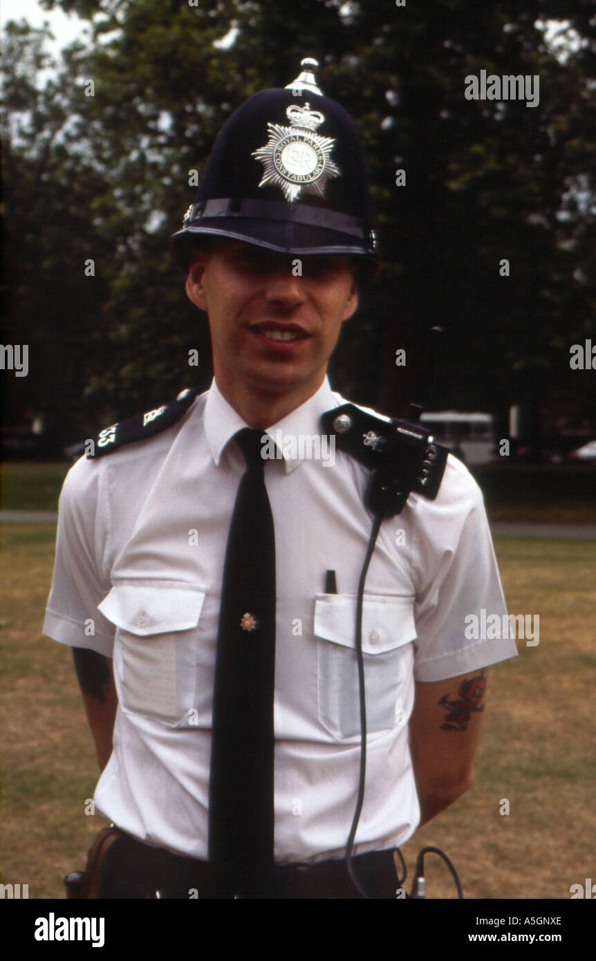 London policeman hi-res stock photography and images - Alamy