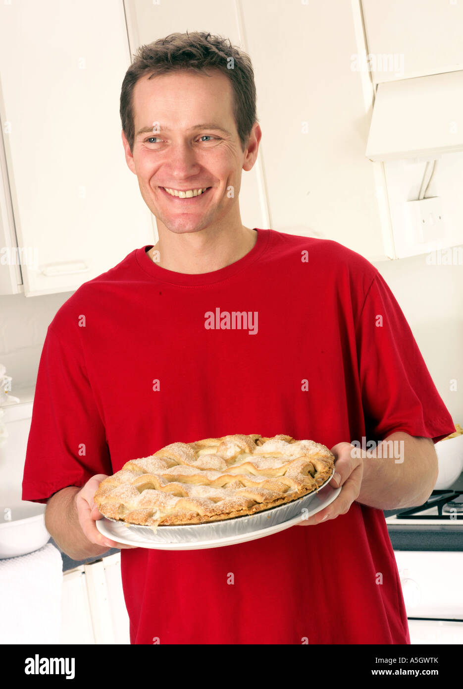 Man holding apple pie apple fruit hi-res stock photography and images ...