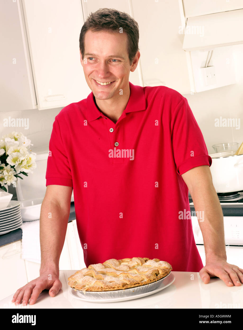 Man holding apple pie apple fruit hi-res stock photography and images ...