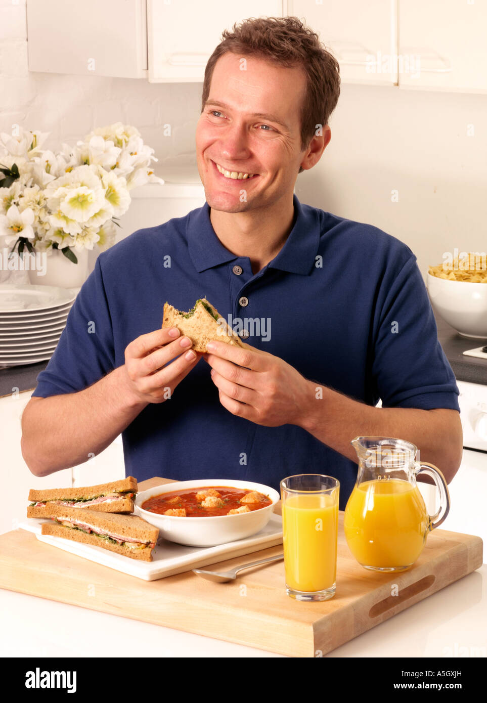 MAN IN KITCHEN EATING LUNCH Stock Photo - Alamy