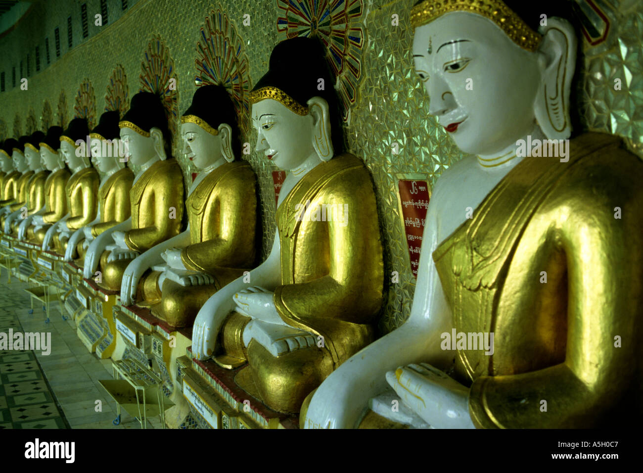 Myanmar Burma Sagaing Onhmin Thonze Temple Buddhas Stock Photo - Alamy