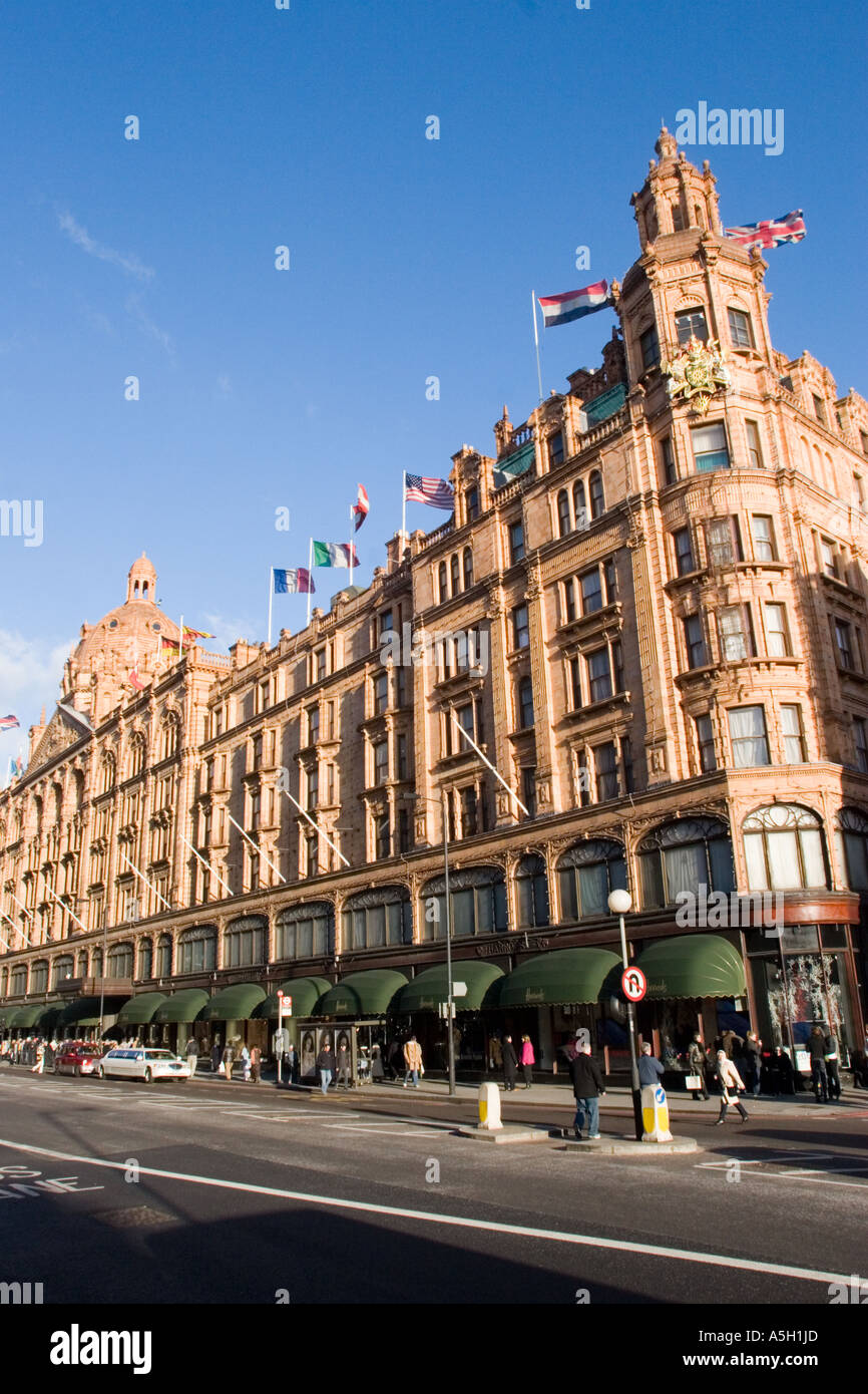 Harrods store in Brompton Road South Kensington London GB Stock Photo ...