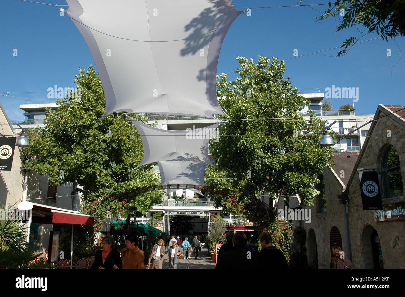 Paris bercy village hi-res stock photography and images - Alamy