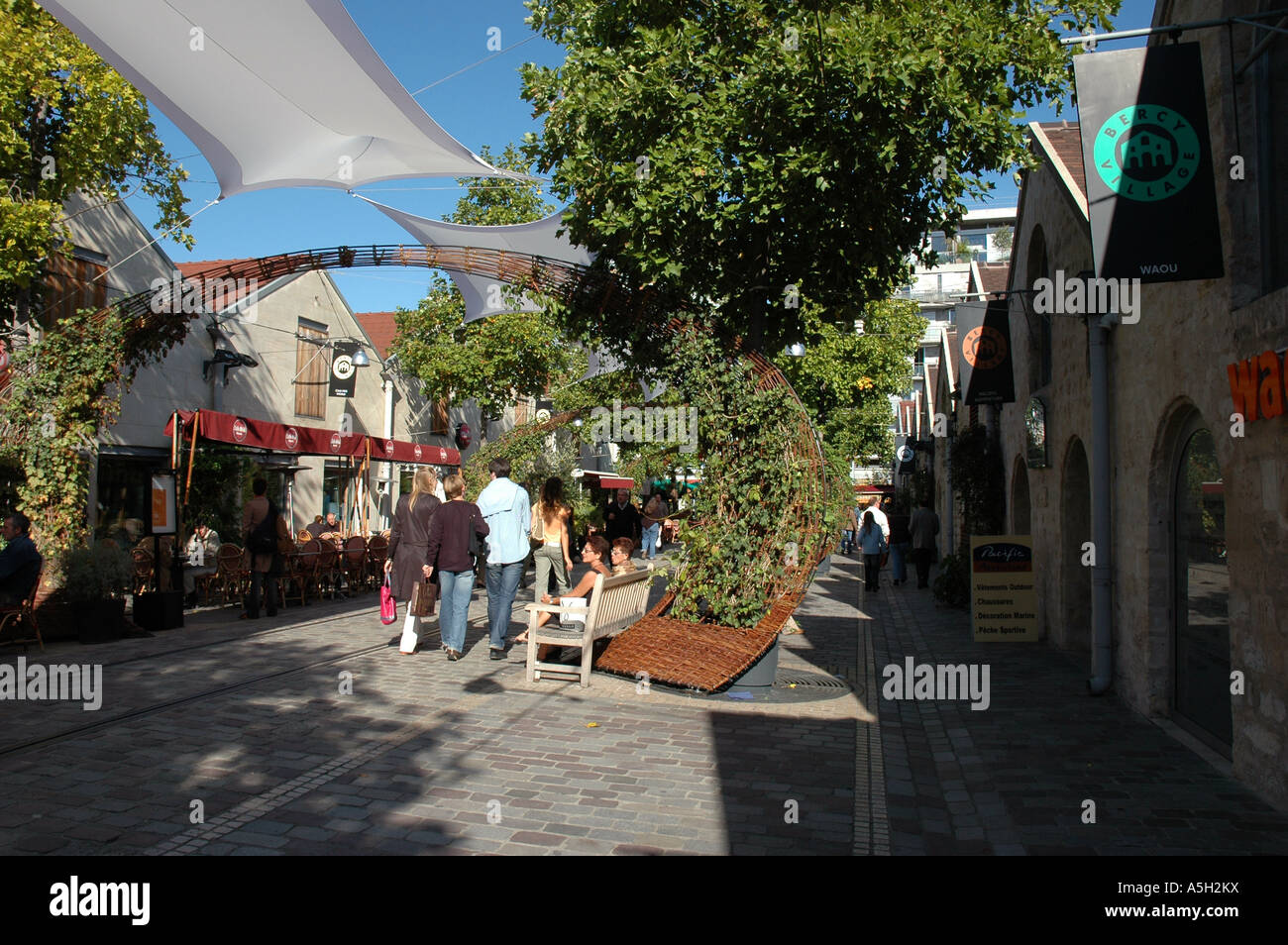 Paris bercy village hi-res stock photography and images - Alamy