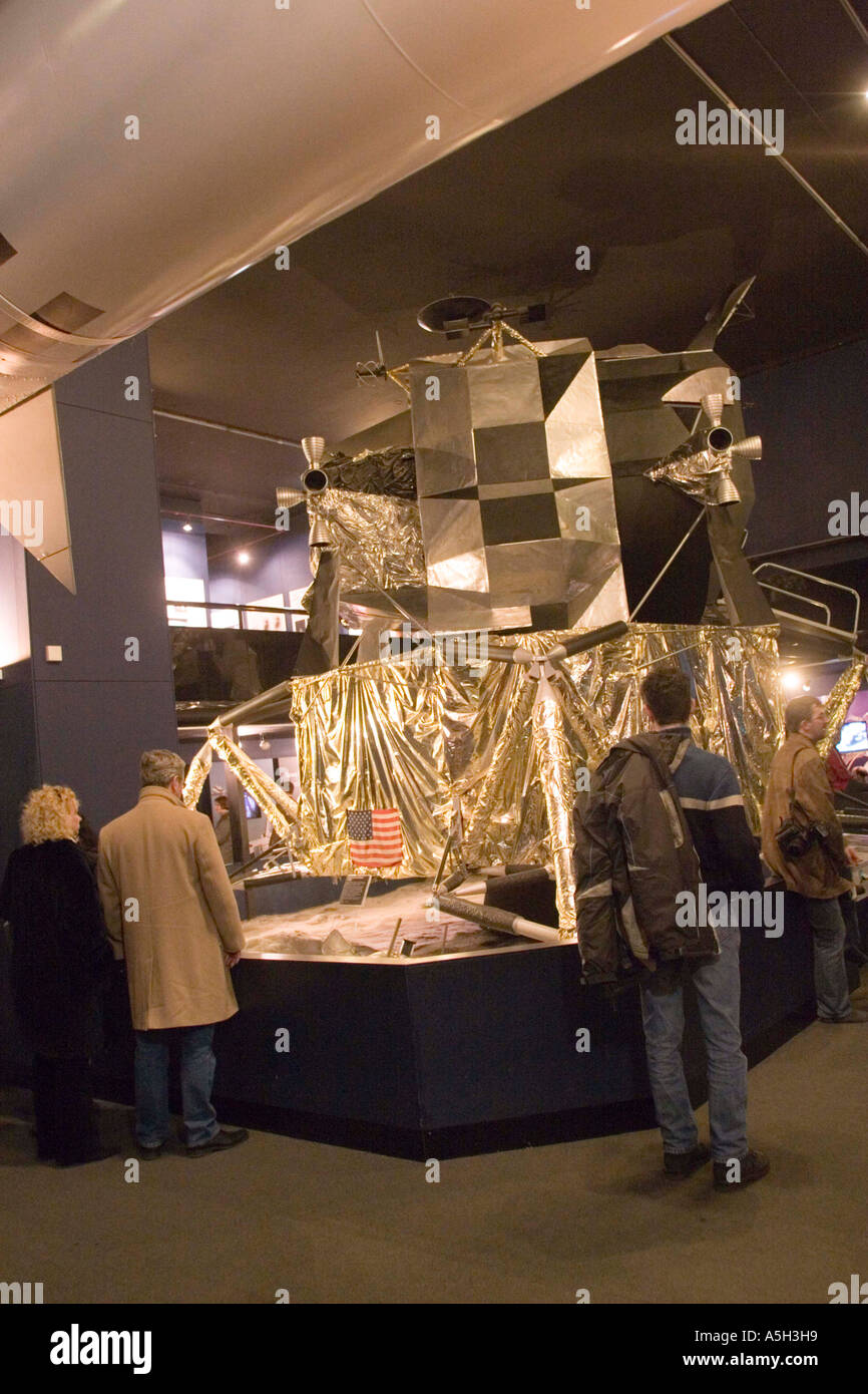 Science museum london interior hi-res stock photography and images - Alamy