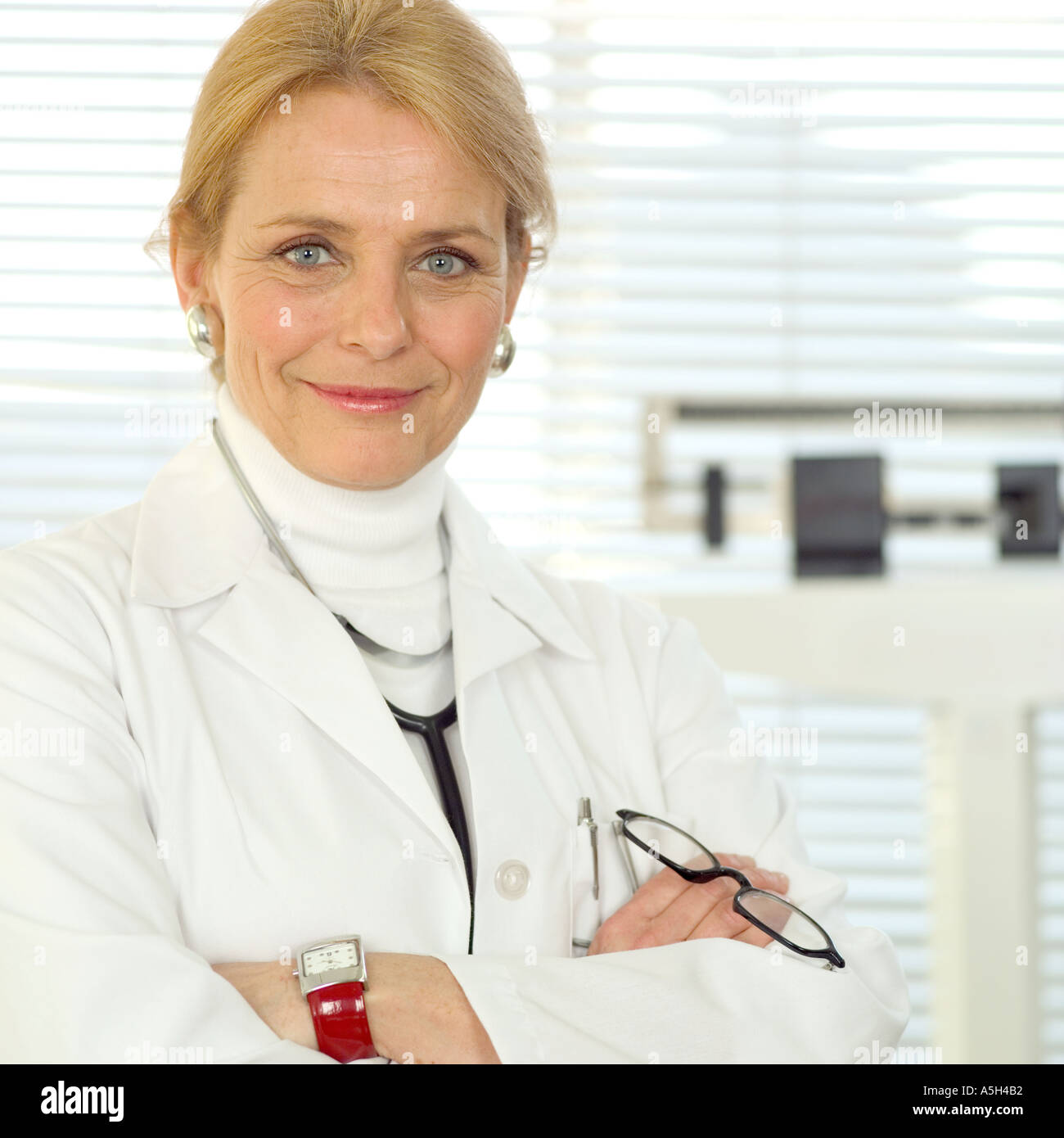 Portrait of a female doctor Stock Photo - Alamy
