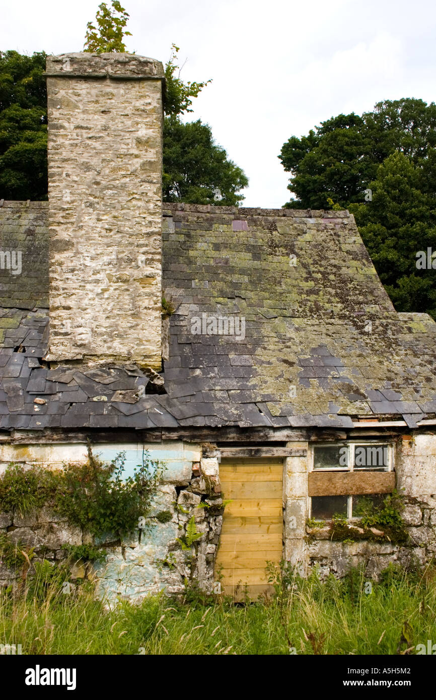 Derelict Farm Building Stock Photo - Alamy