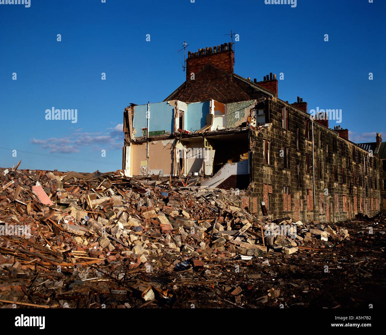 Being demolished houses hi-res stock photography and images - Alamy