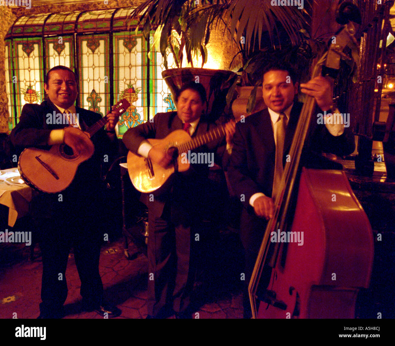Mariachi band hi-res stock photography and images - Alamy