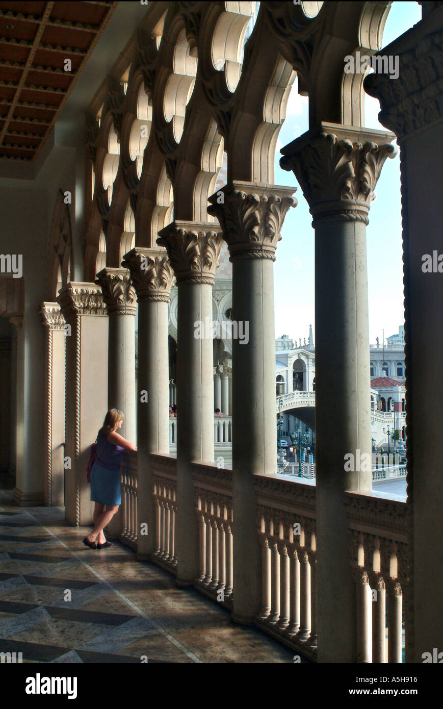 row roman columns building portico Stock Photo - Alamy
