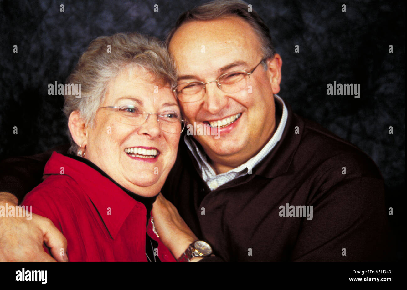 Happy smiling senior couple old hi-res stock photography and images - Alamy