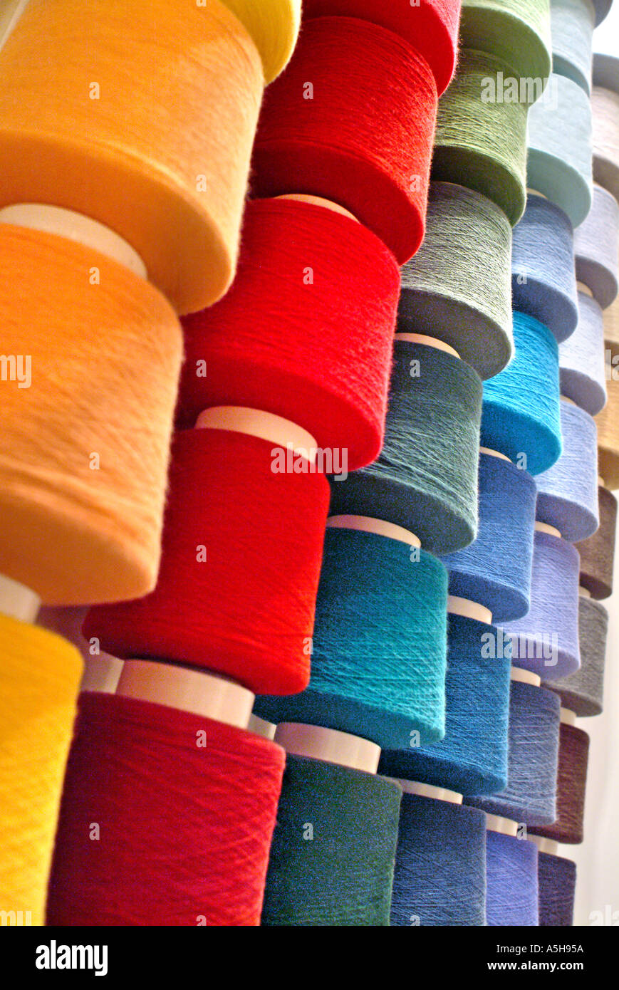Different coloured spools hi-res stock photography and images - Alamy