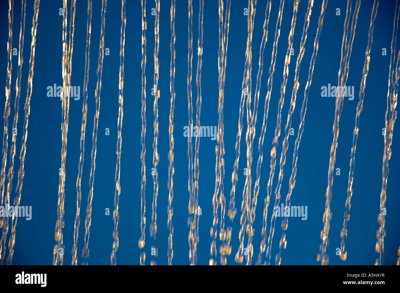 Streams of water from an overhead fountain; full description below ...