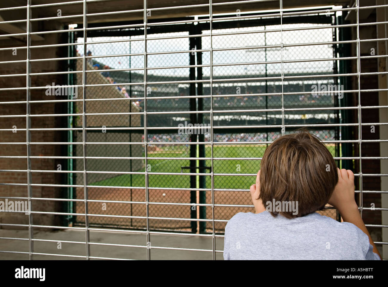 Look through gate young hi-res stock photography and images - Alamy