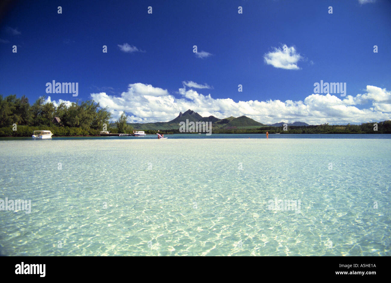 Holida boat sand beach hi-res stock photography and images - Alamy