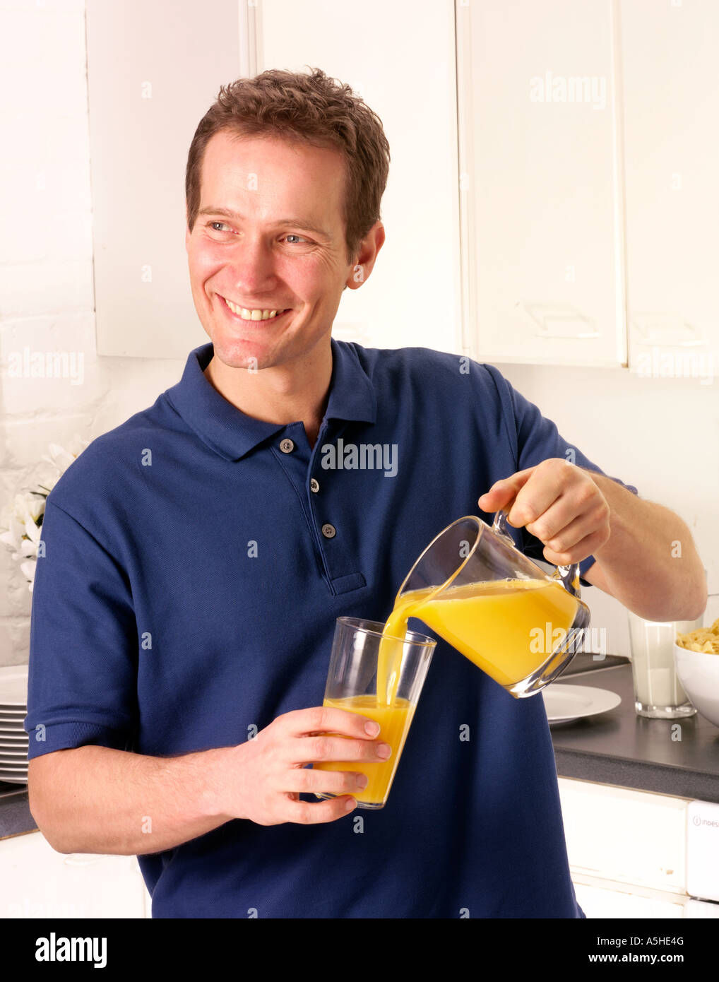 Pouring juice tumbler pitcher hi-res stock photography and images - Alamy