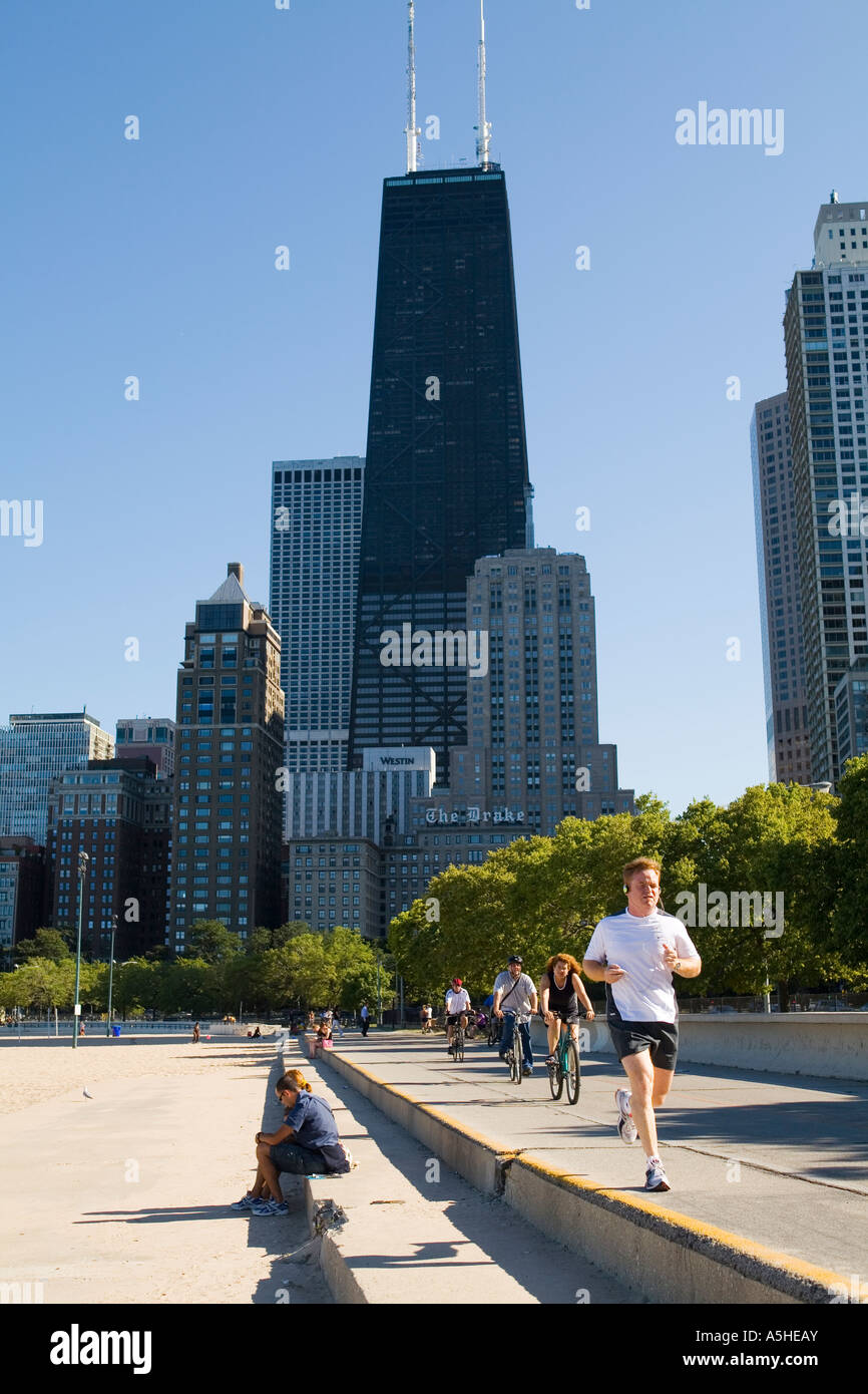 ILLINOIS Chicago Runners and cyclists use paved lakefront bike running ...