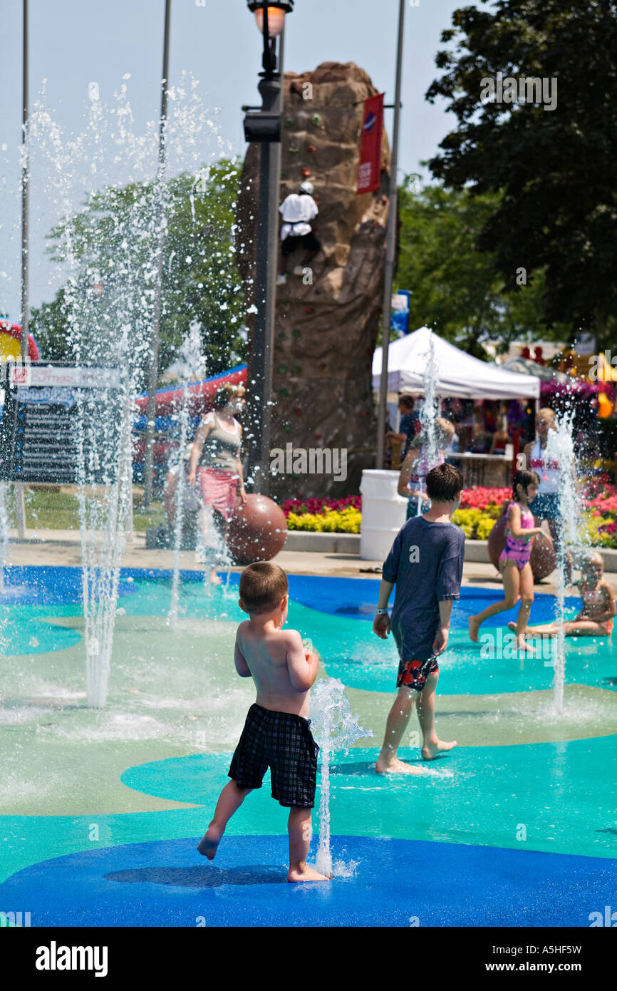 WISCONSIN Milwaukee Children play in fountain at Summerfest musical ...