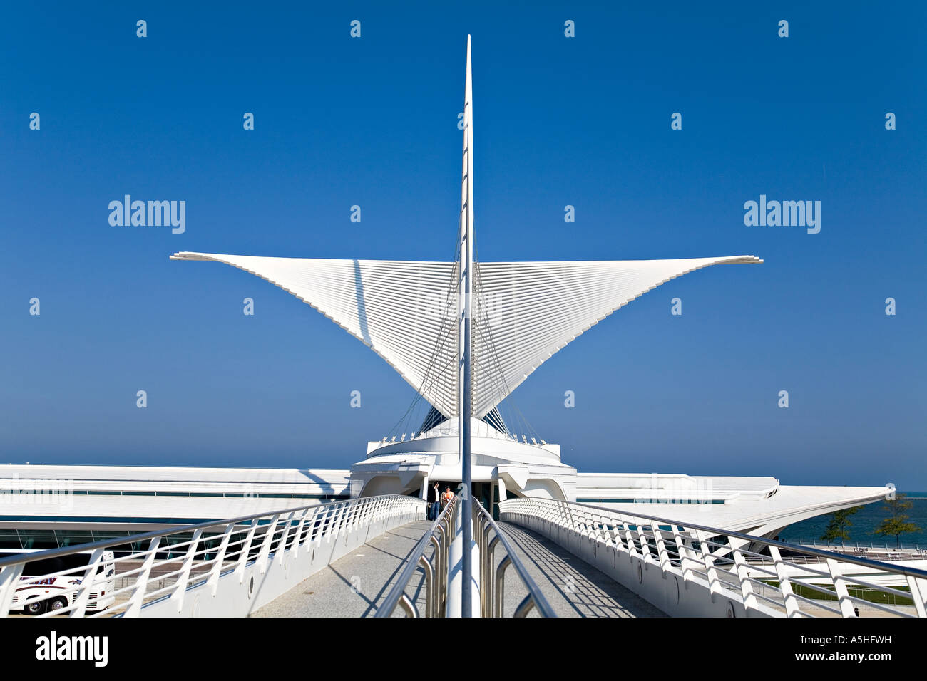 WISCONSIN Milwaukee Art museum designed by Santiago Calatrava Brise ...