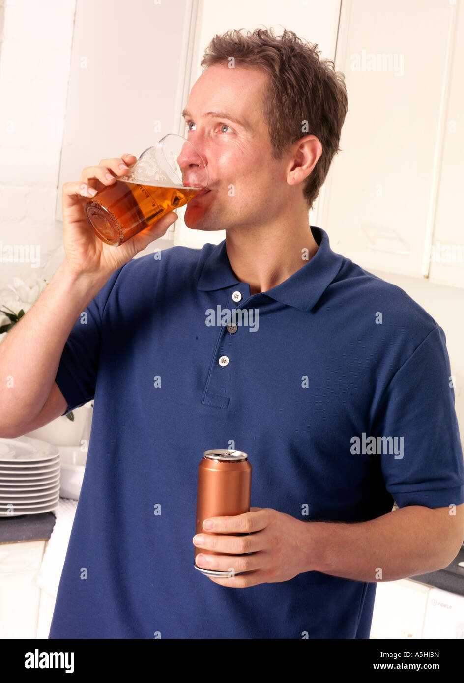 MAN DRINK BEER Stock Photo - Alamy