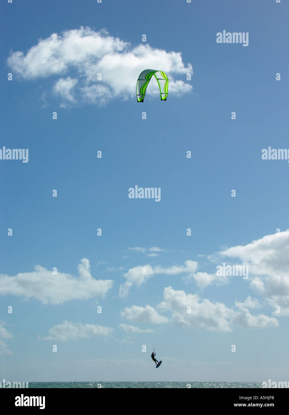 Airborne kitesurfer hi-res stock photography and images - Alamy