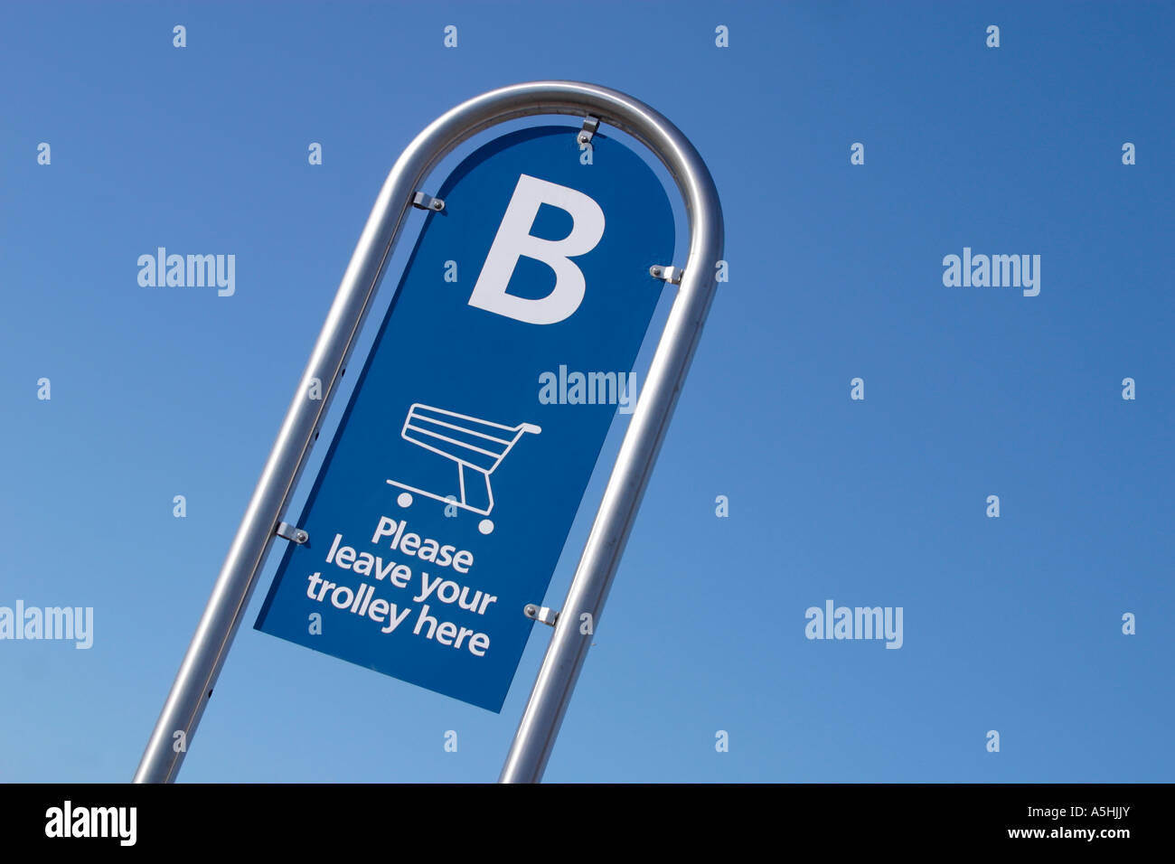 Supermarket trolley park notice. UK Stock Photo - Alamy