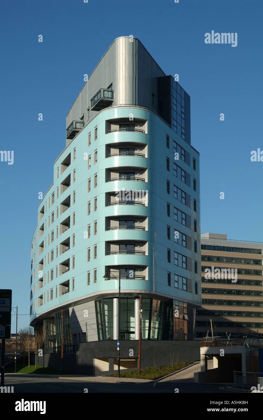 Gateway apartment building hi-res stock photography and images - Alamy