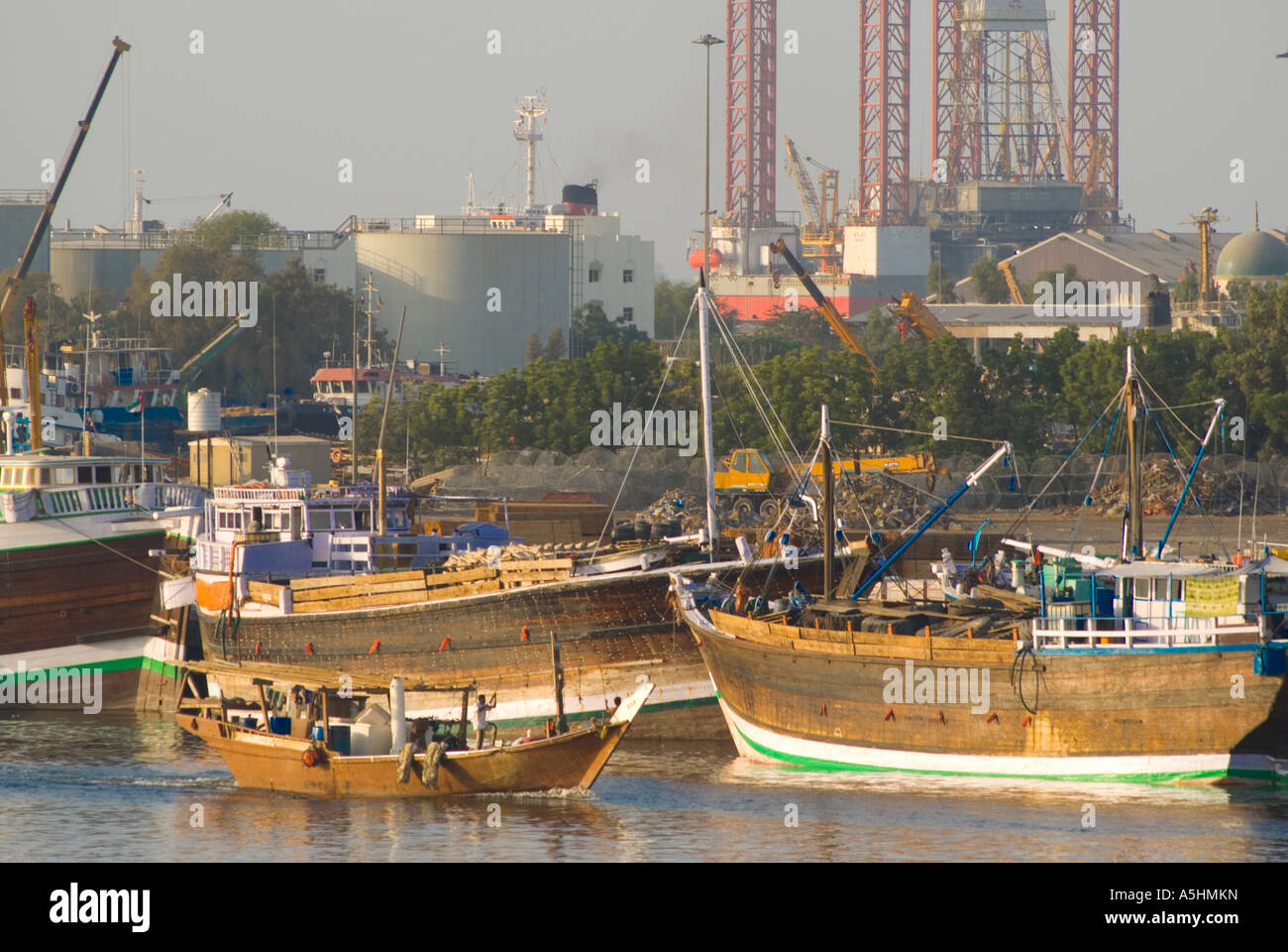 United arab emirates oil rig hi-res stock photography and images - Alamy