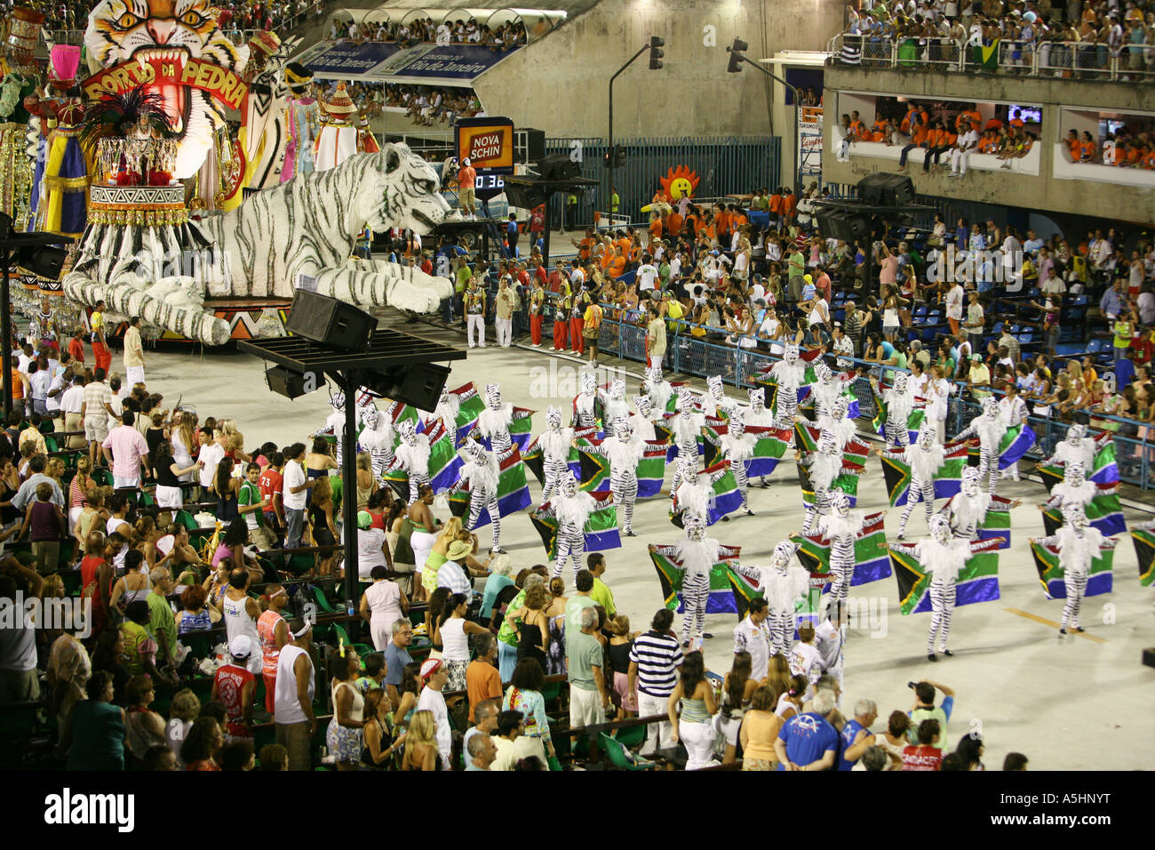 Floats and samba dancers in amazing costumes, in the Rio de Janeiro ...