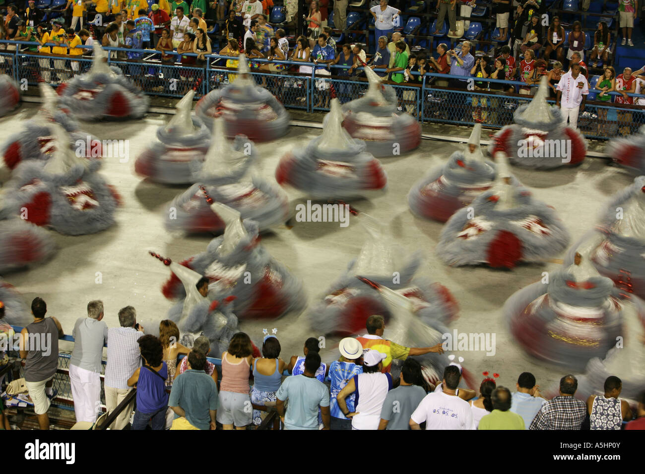 Floats and samba dancers in amazing costumes, in the Rio de Janeiro ...
