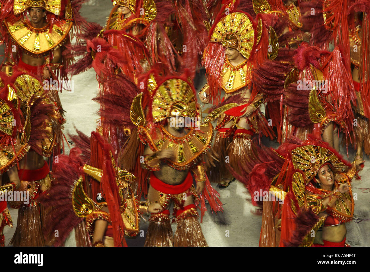 Floats and samba dancers in amazing costumes, in the Rio de Janeiro ...