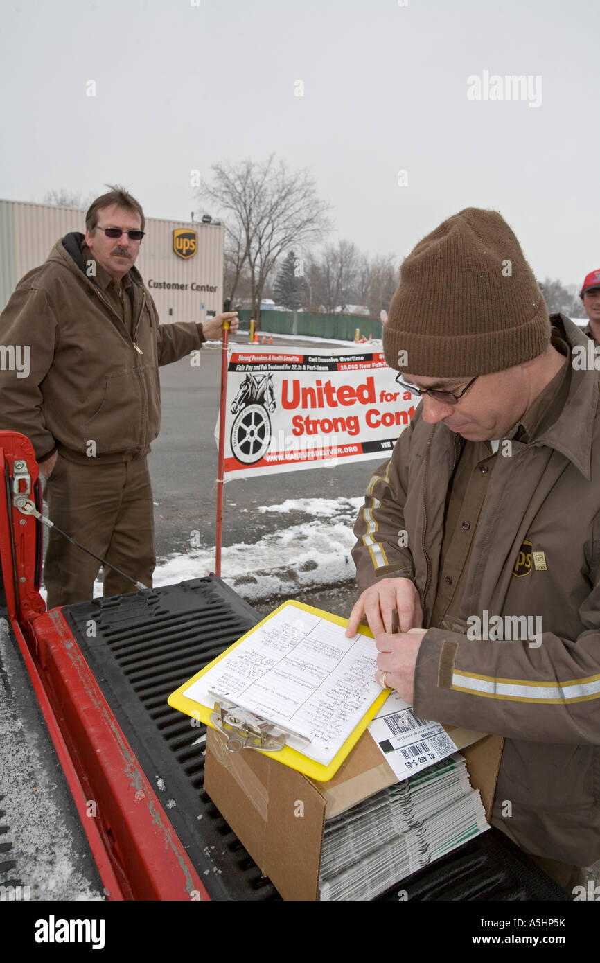 United parcel service ups driver hi-res stock photography and images ...