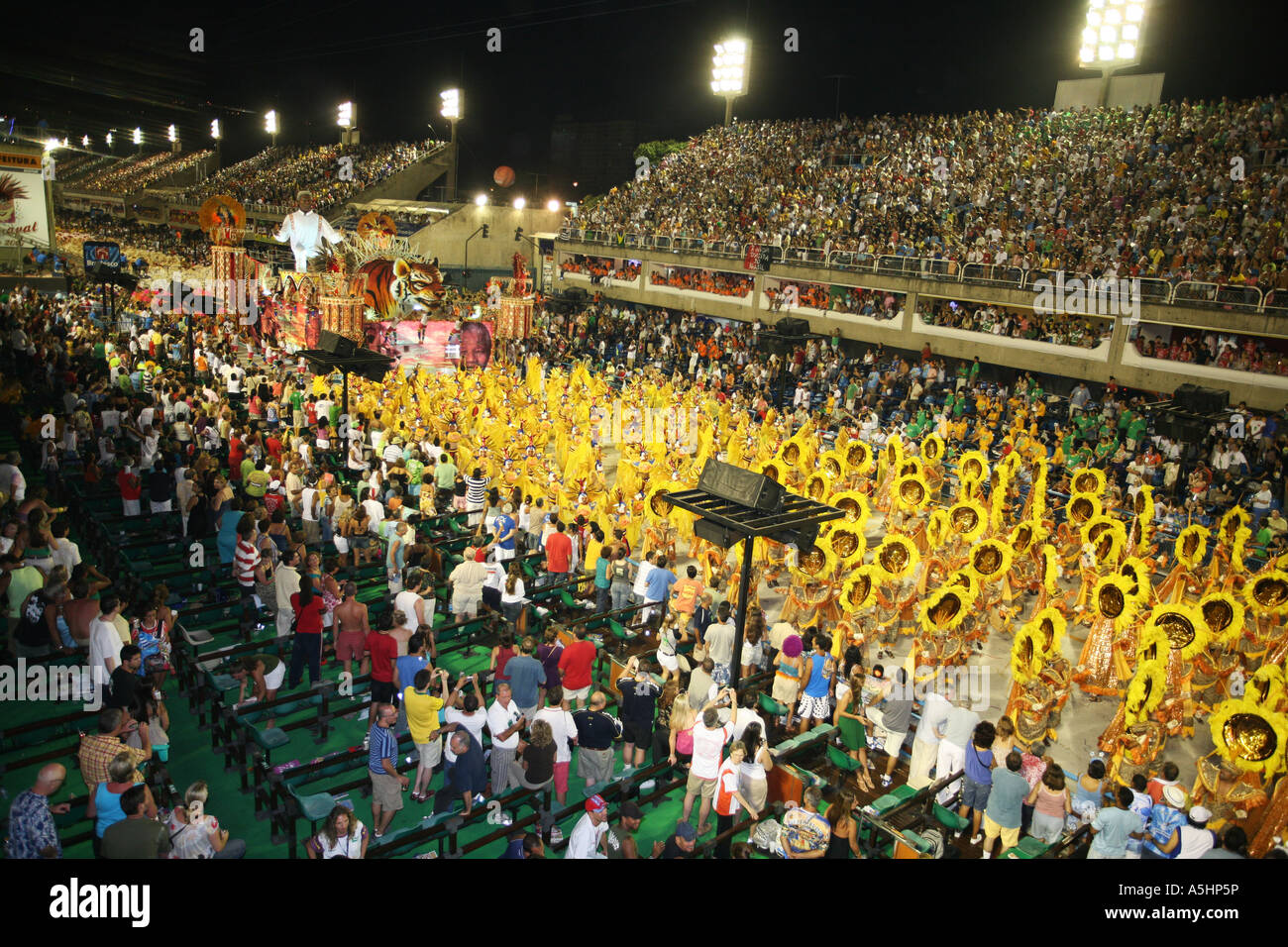 Floats and samba dancers in amazing costumes, in the Rio de Janeiro ...