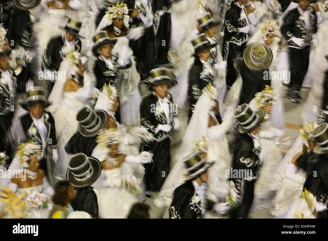 Floats and samba dancers in amazing costumes, in the Rio de Janeiro ...