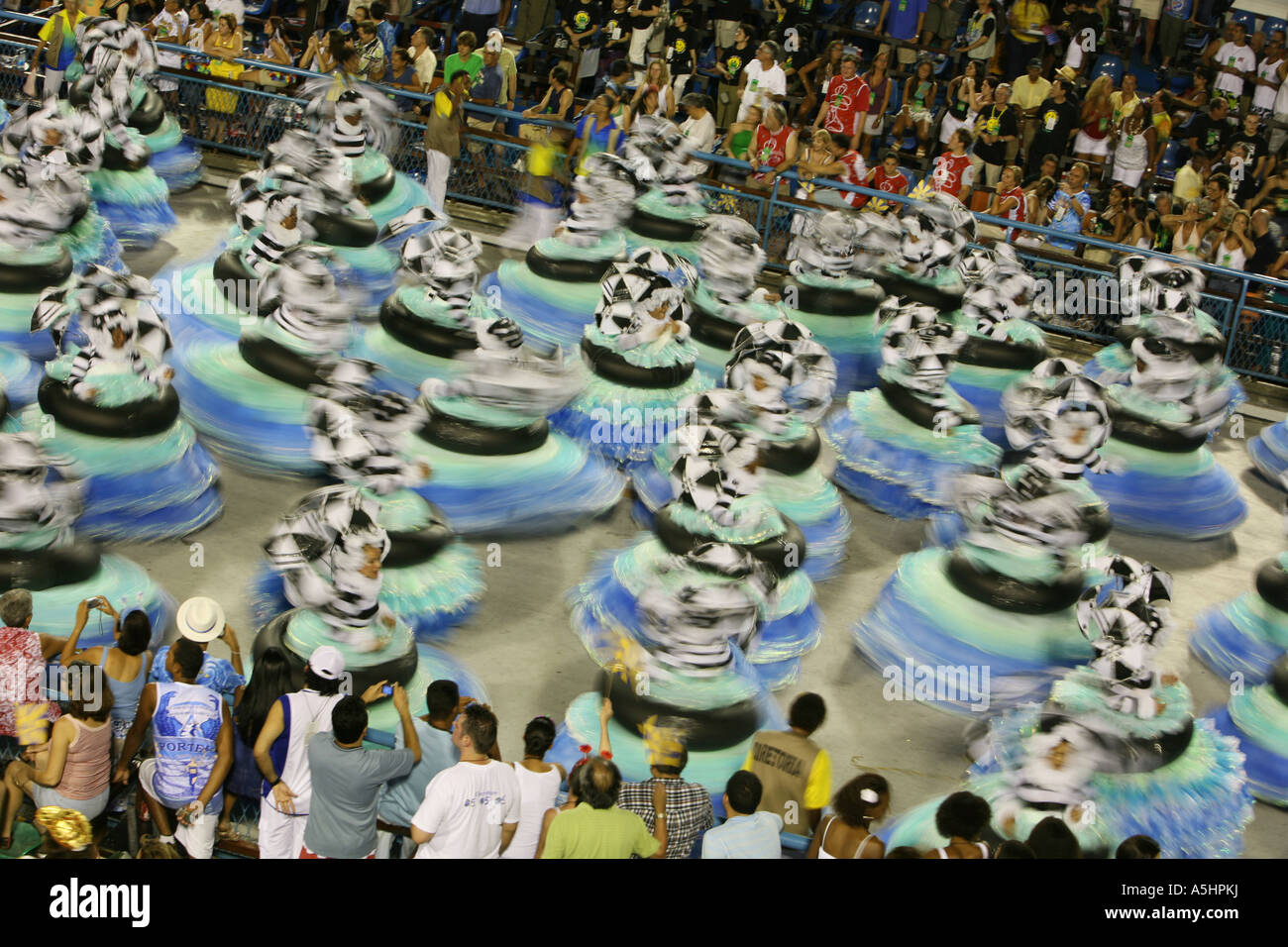 Floats and samba dancers in amazing costumes, in the Rio de Janeiro ...