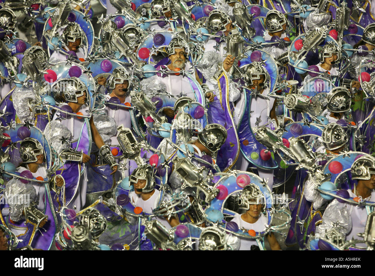 Floats and samba dancers in amazing costumes, in the Rio de Janeiro ...