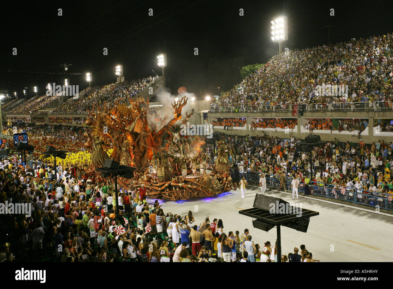 Floats and samba dancers in amazing costumes, in the Rio de Janeiro ...