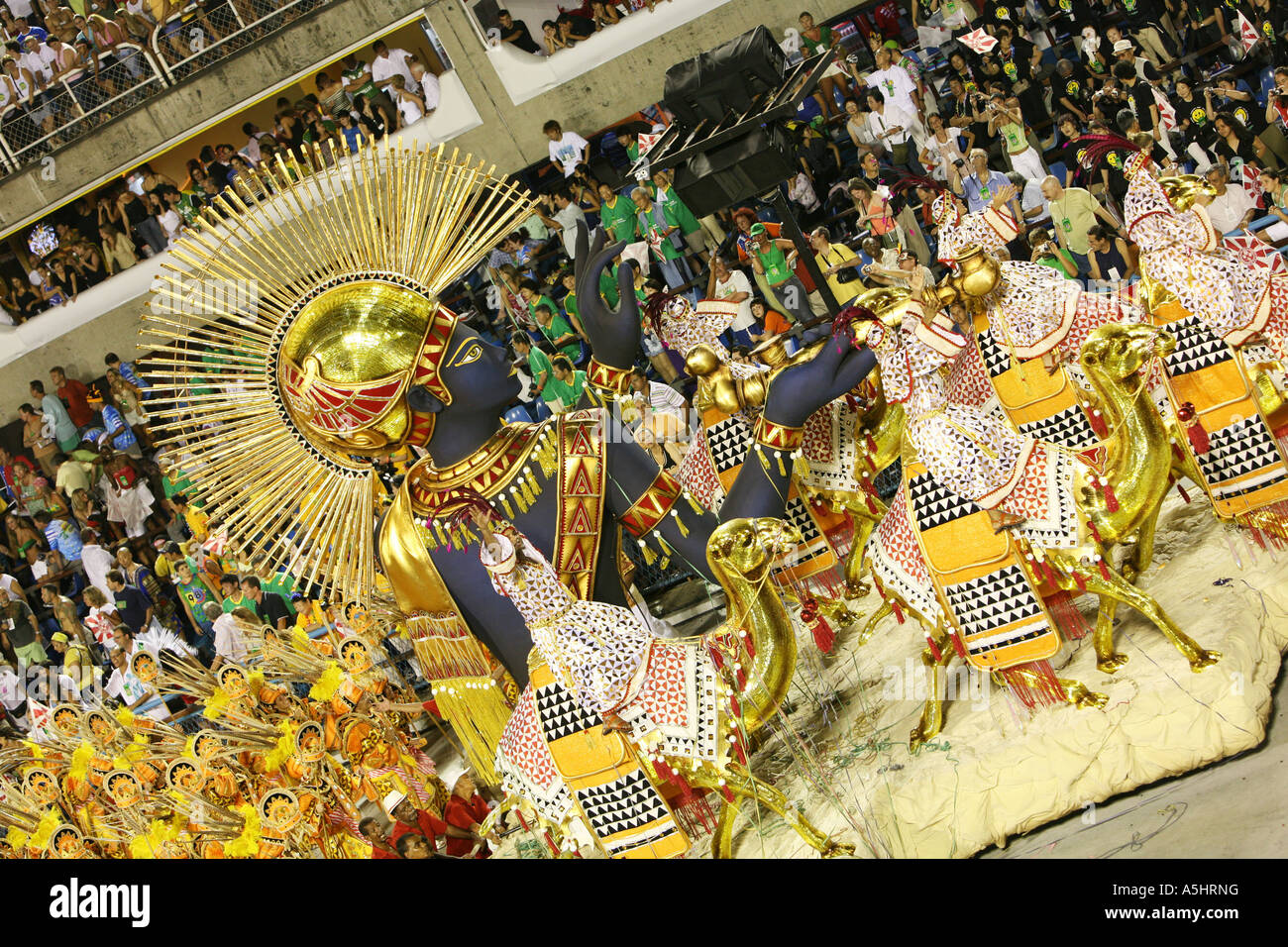 Floats and samba dancers in amazing costumes, in the Rio de Janeiro ...
