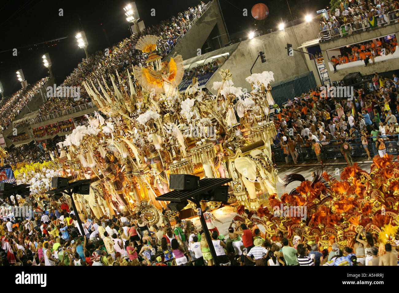 Floats and samba dancers in amazing costumes, in the Rio de Janeiro ...
