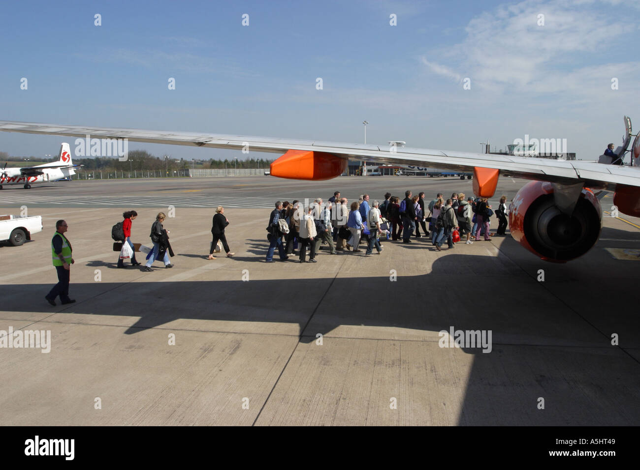 Boarding plane ramp hi-res stock photography and images - Alamy