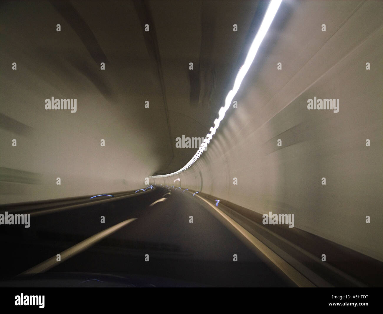 empty dark tunnel with no cars inside Stock Photo - Alamy